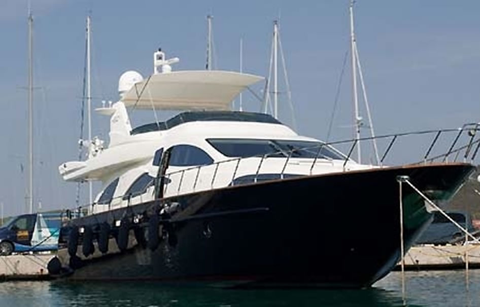 Azimut 75 | Yacht Charter | Volo Luxury